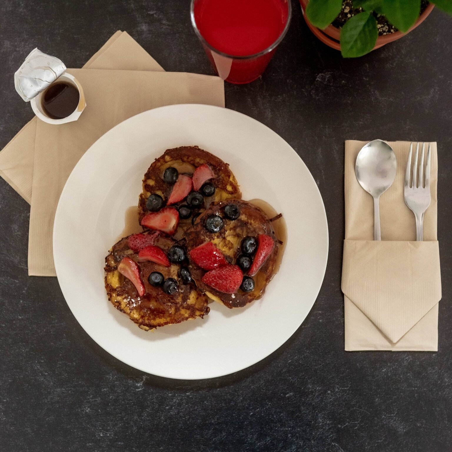 Understanding Napkin Types: Placement, Material, & More